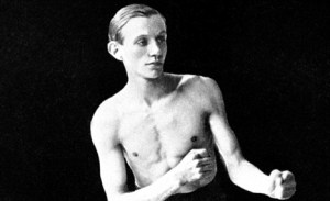 Magro, pallido, la moglie come sparring, tutto vestito al peso ...